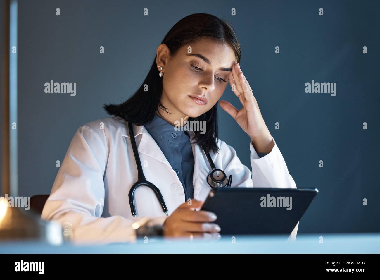 Nurse clinic stress hi-res stock photography and images - Alamy
