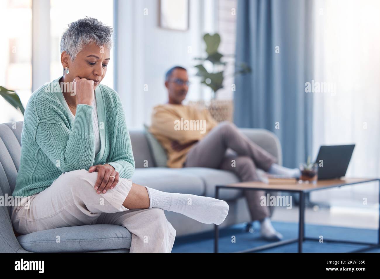 Couple and money problems hi-res stock photography and images - Alamy