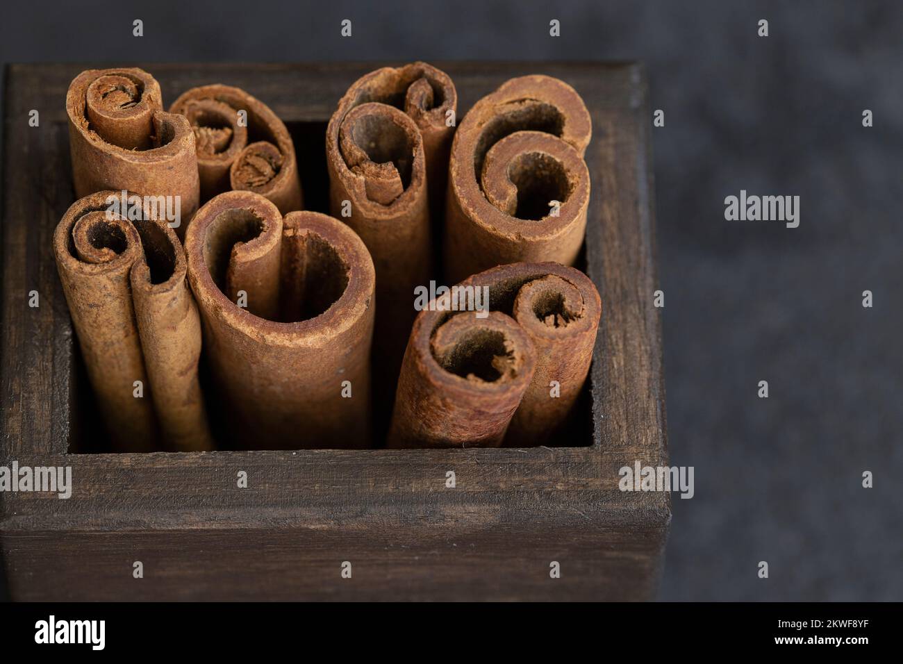 Cinnamon cinnamon stick spice dark hi-res stock photography and images ...