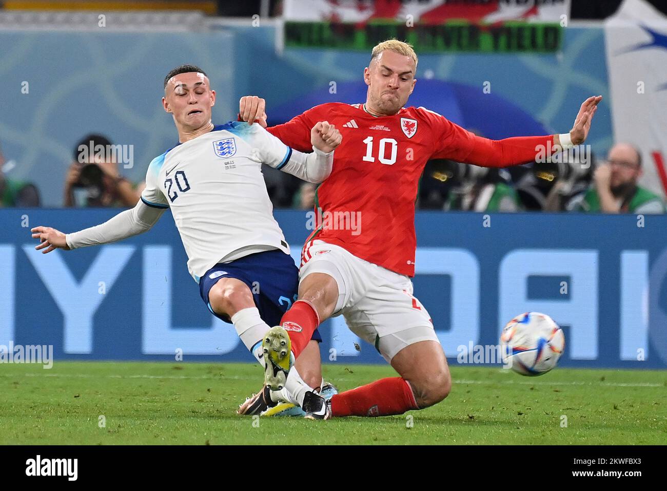 Doha, Katar. 29th Nov, 2022. From left: Phil FODEN (ENG), action, duels ...