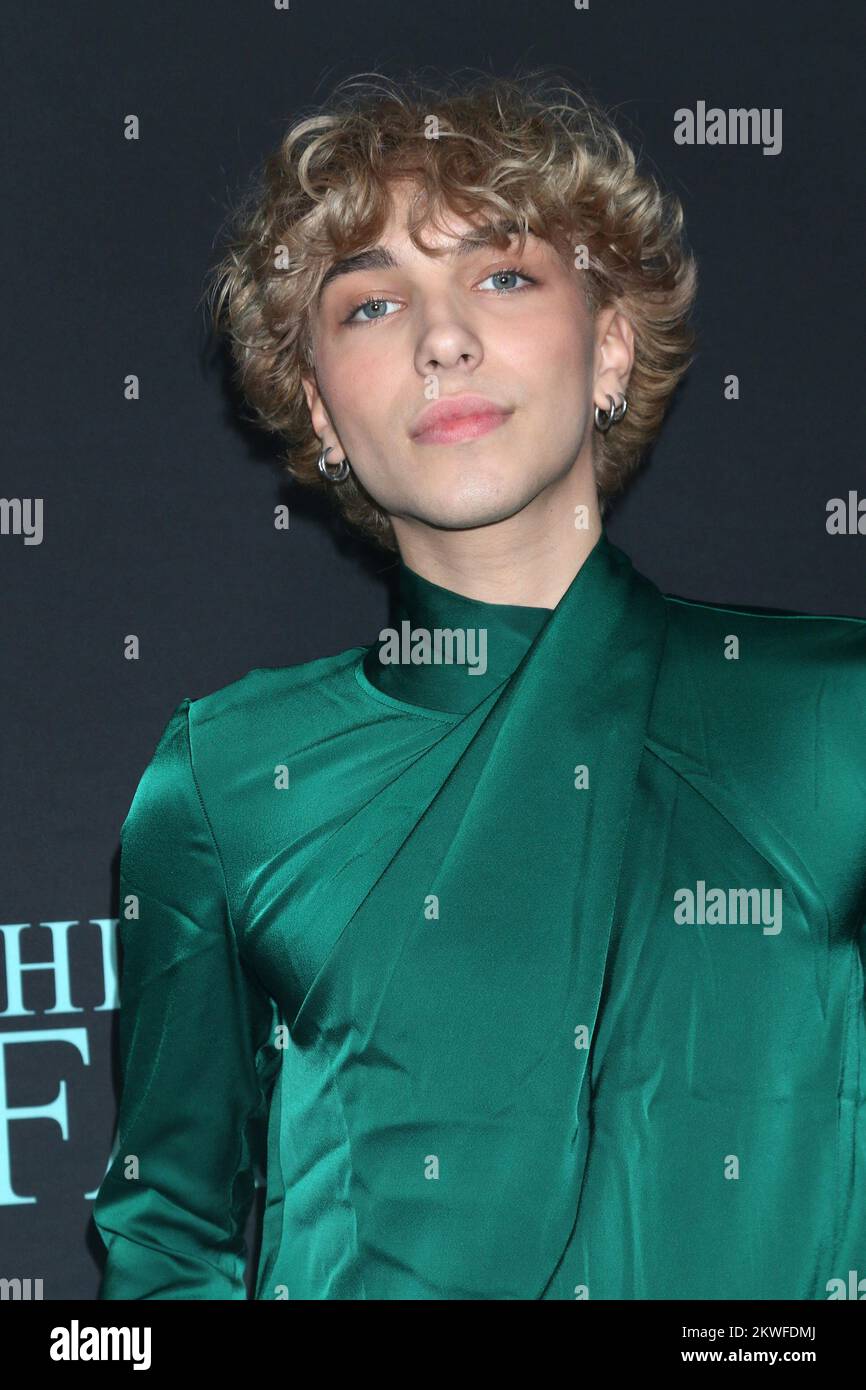 LOS ANGELES - NOV 29: Terin Joseph at the Something From Tiffany's ...