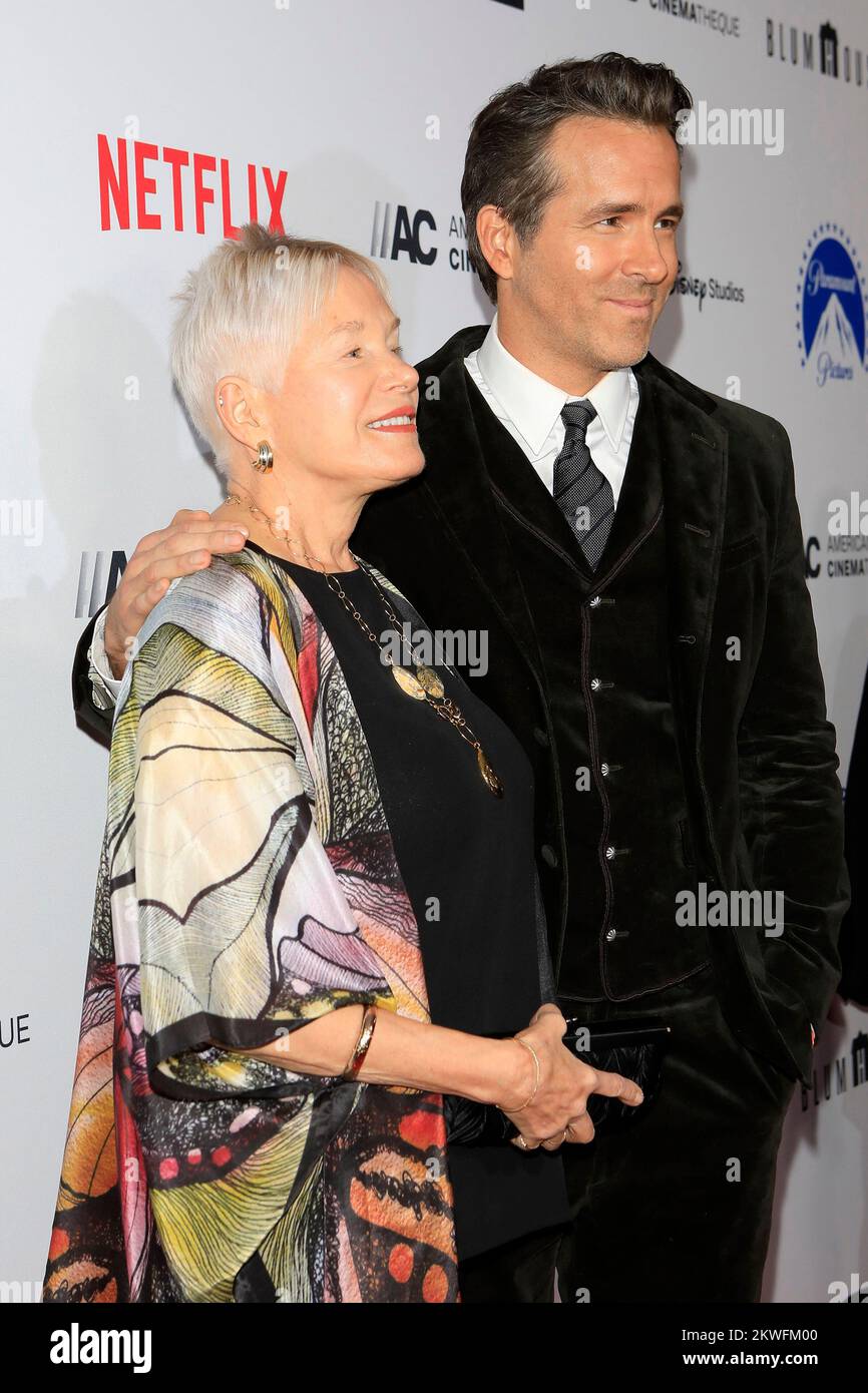 LOS ANGELES - NOV 17: Tammy Reynolds, Ryan Reynolds at the 36th Annual ...