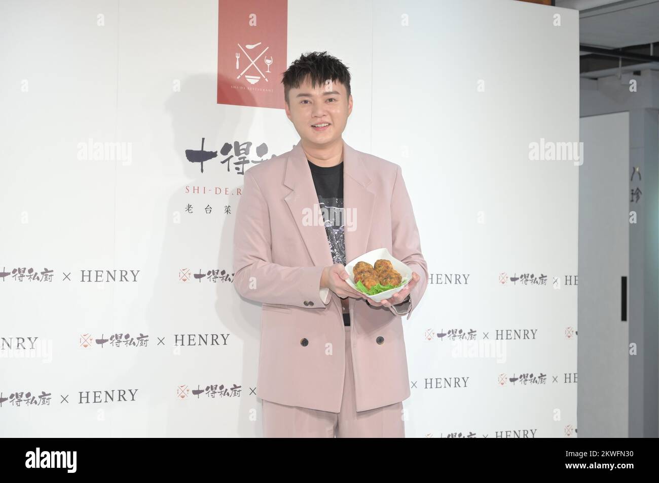 Taiwan, 29 November, 2022 Taiwanese singer of Hokkien pop Henry Hsu attended Taiwan cuisine ...