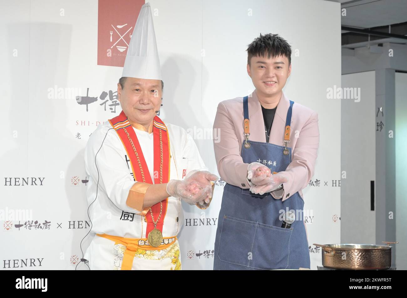 Taiwan, 29 November, 2022 Taiwanese singer of Hokkien pop Henry Hsu attended Taiwan cuisine ...