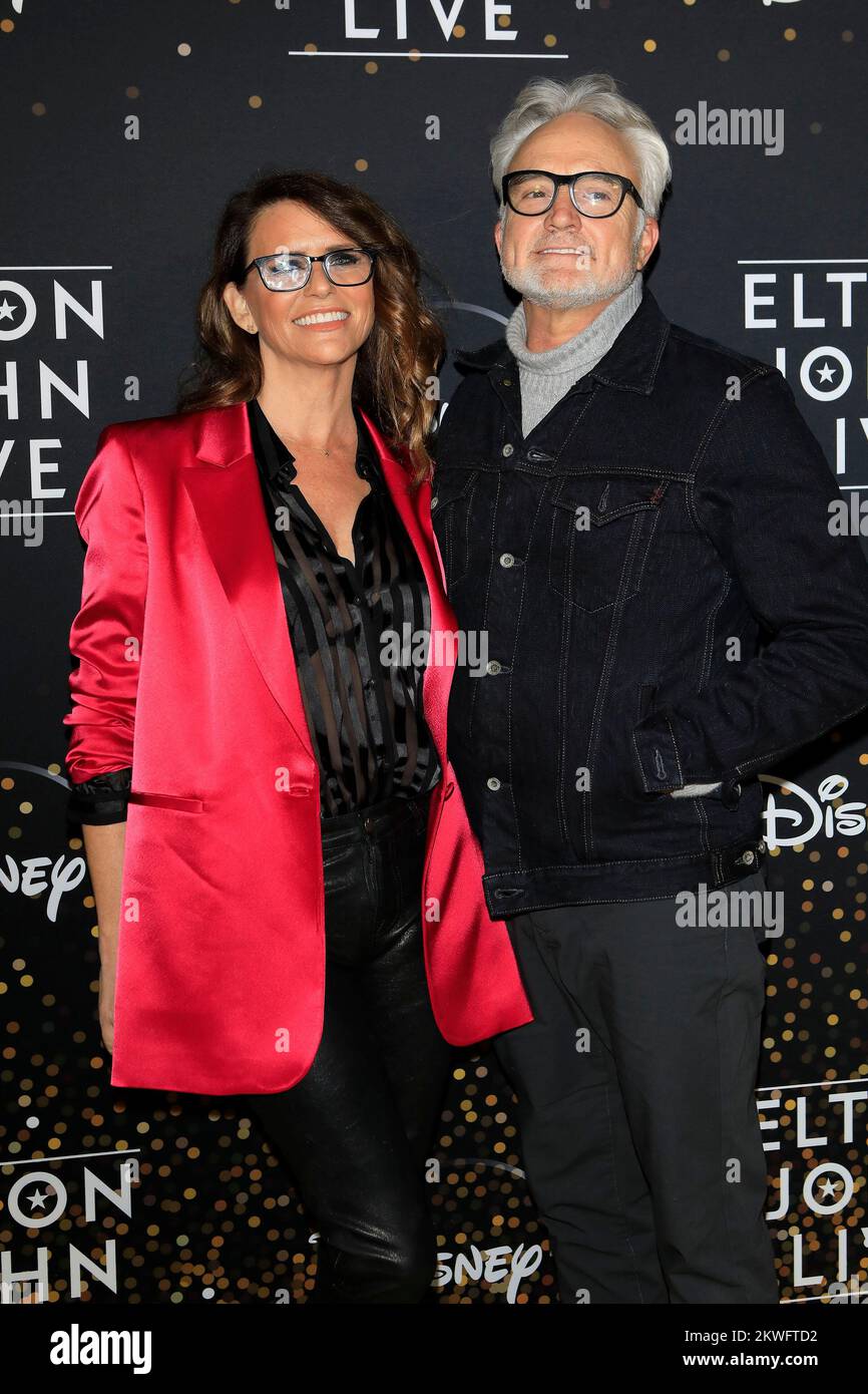 LOS ANGELES - NOV 20: Amy Landecker, Bradley Whitford at the Elton John ...