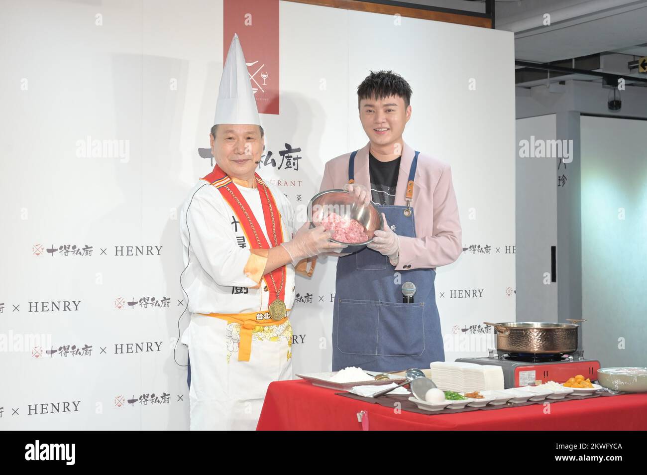 Taiwan, 29 November, 2022 Taiwanese singer of Hokkien pop Henry Hsu attended Taiwan cuisine ...