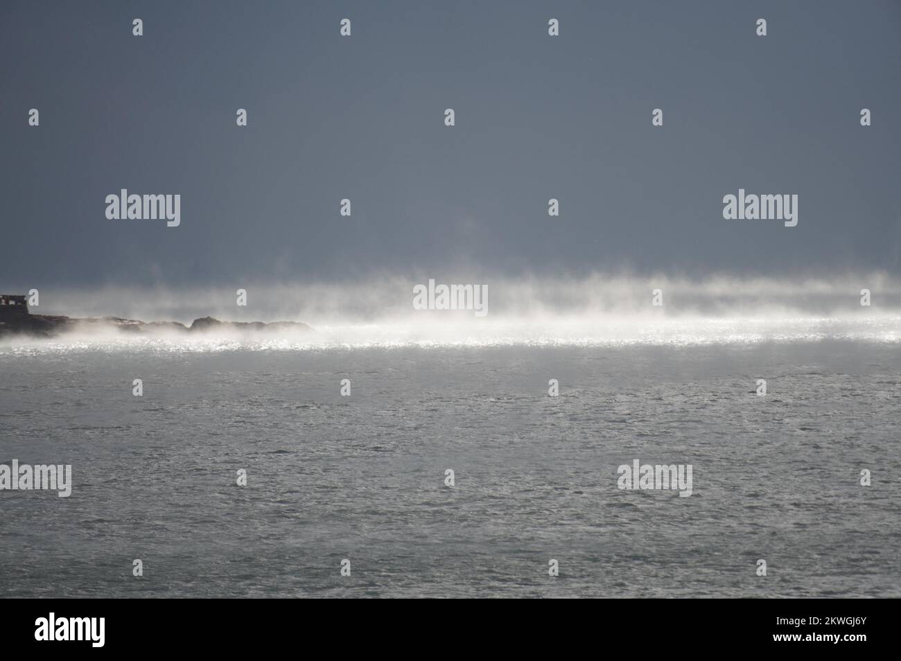 Affected by the cold wave, sea smoke appeared at the sea area of ...