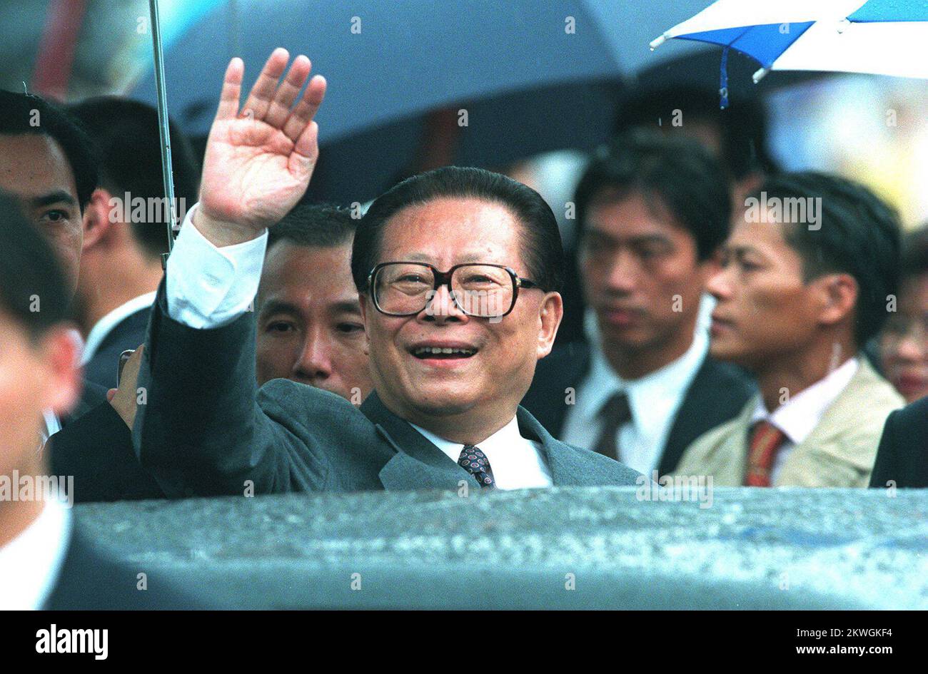 Chinese president jiang zemin arrives hi-res stock photography and ...