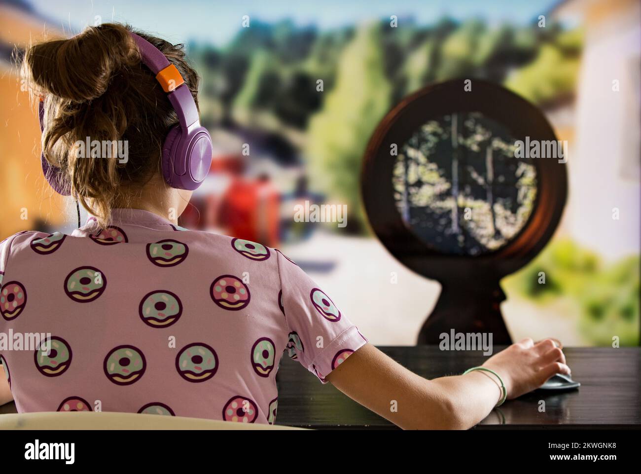 Teen play video games hi-res stock photography and images - Alamy