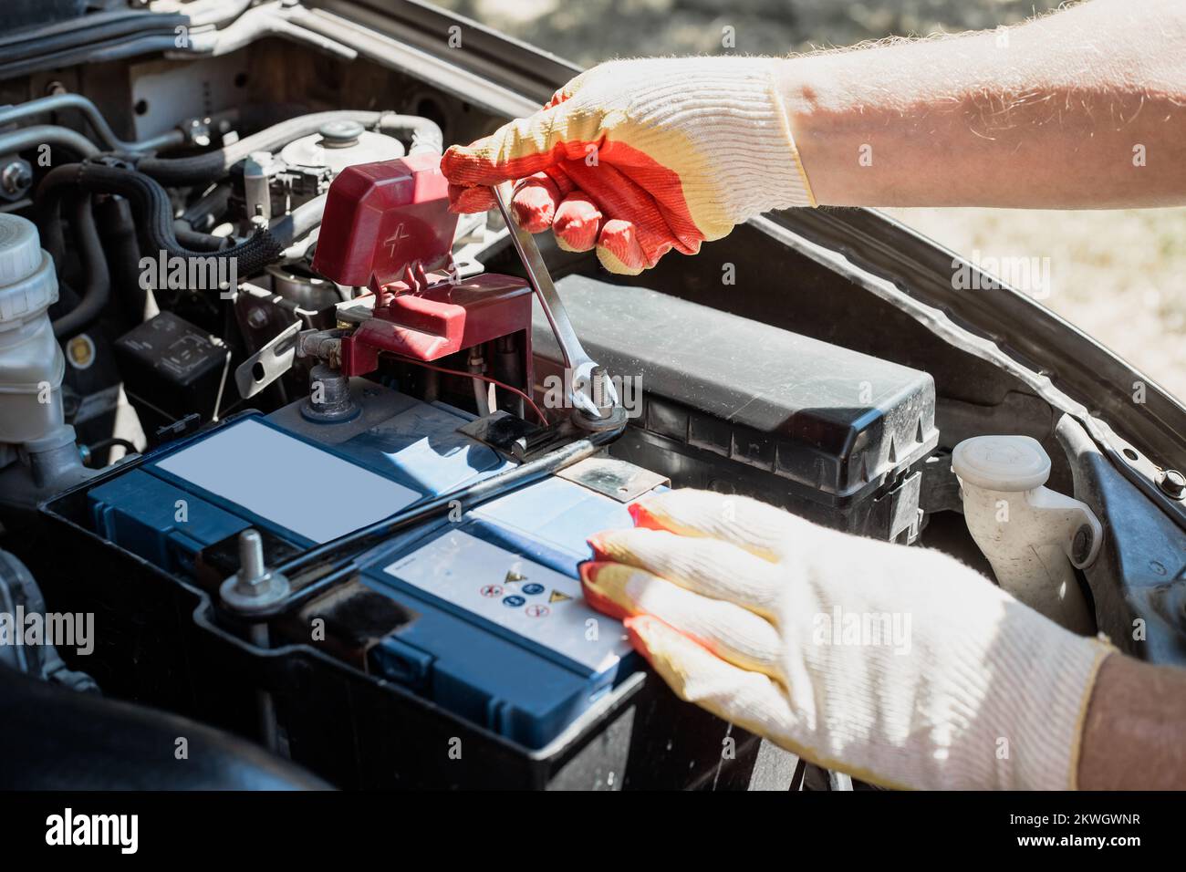 Authorized repair hi-res stock photography and images - Alamy
