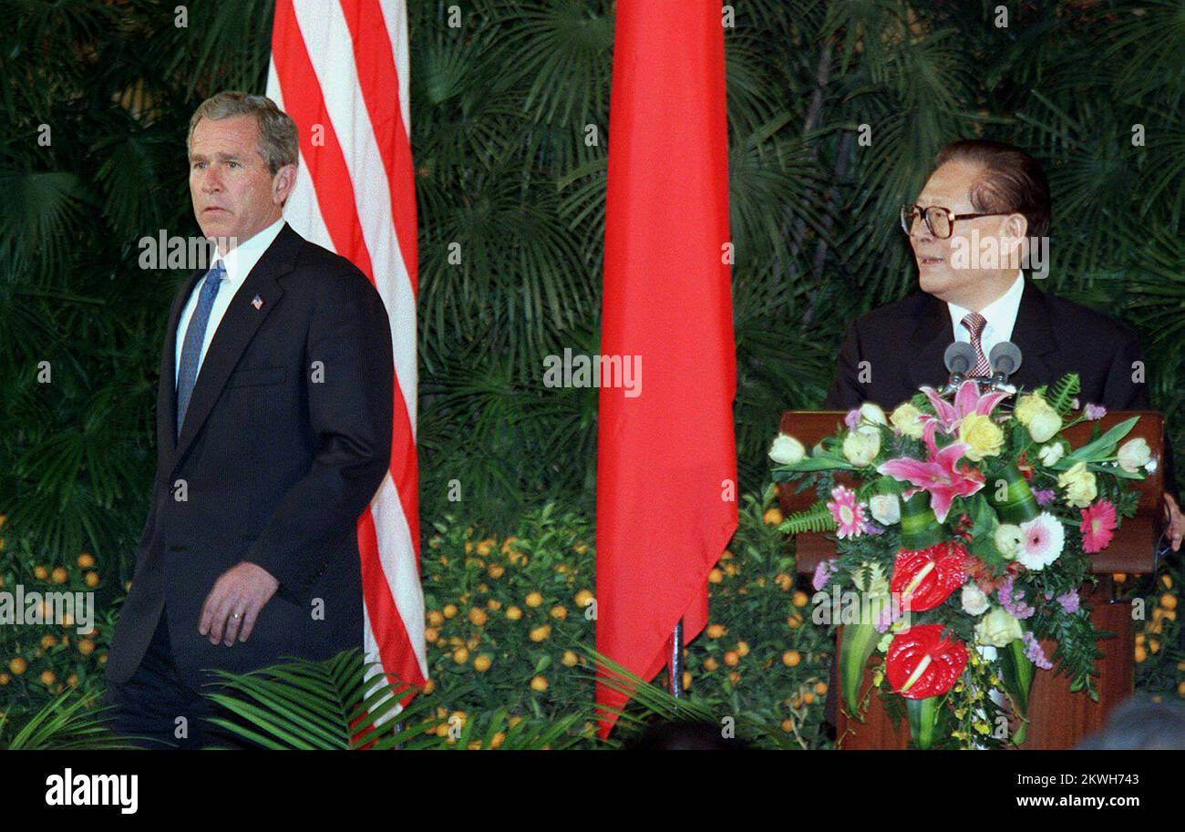 American President George W. Bush (L) and the Chinese President Jiang ...