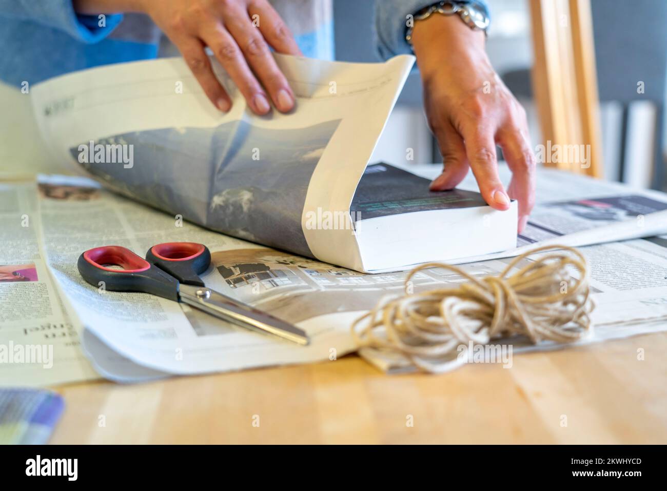 Sustainable gift wrapping, in newspaper, without adhesive tape, just ...