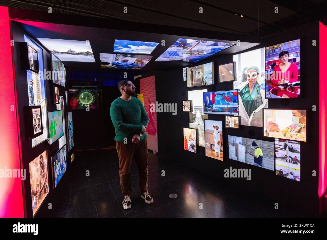Sarah gilbert dr hi-res stock photography and images - Alamy