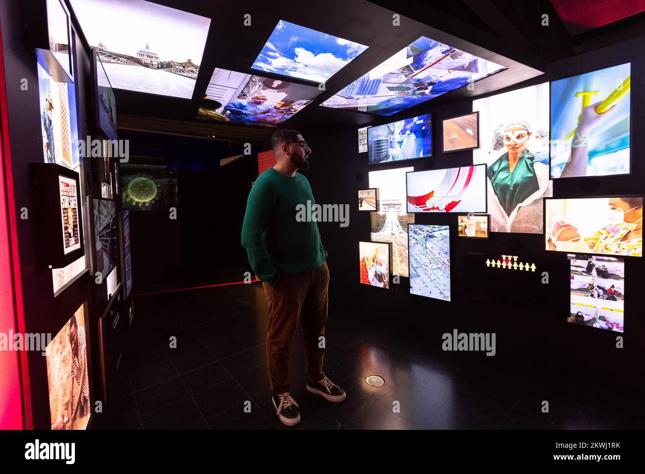 Sarah gilbert dr hi-res stock photography and images - Alamy