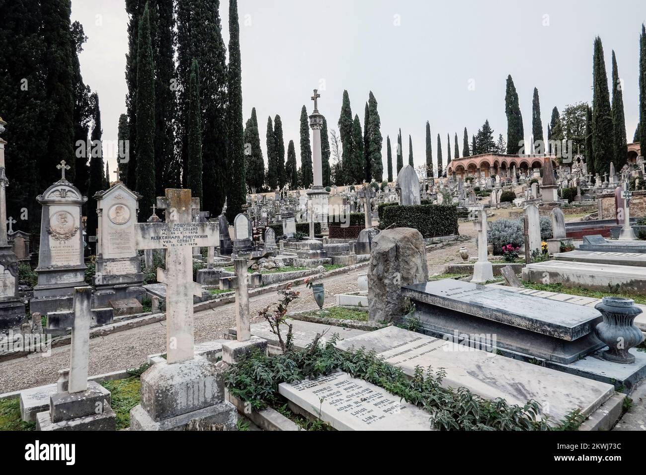 Broken monuments hi-res stock photography and images - Alamy