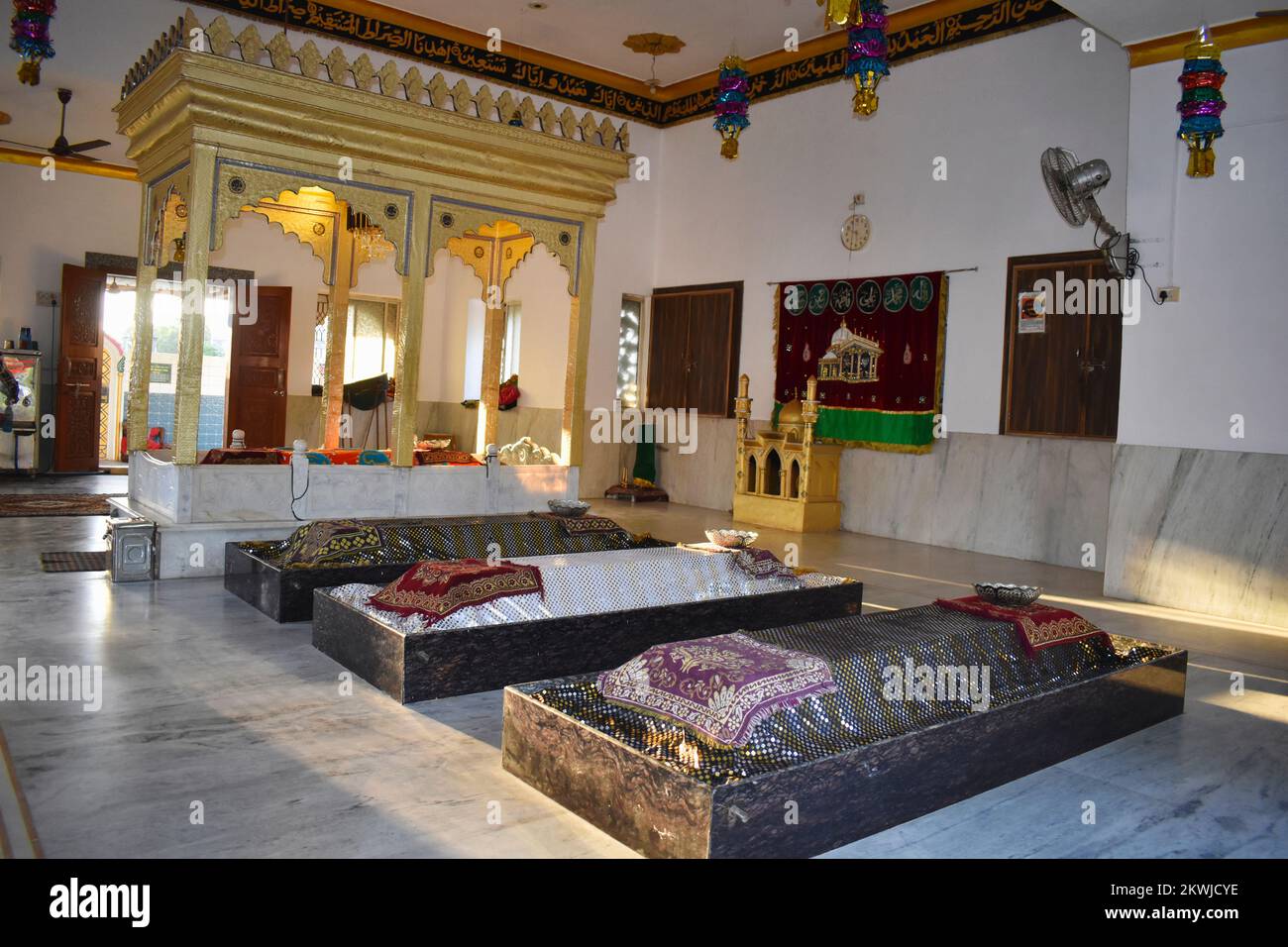 Interior grave at Hazrat pir Samsuddin Bawa Dargah, Hari Om Nagar ...
