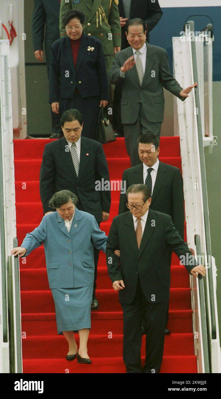 President Jiang Zemin, (foreground right), and his wife Wang Ye Ping ...