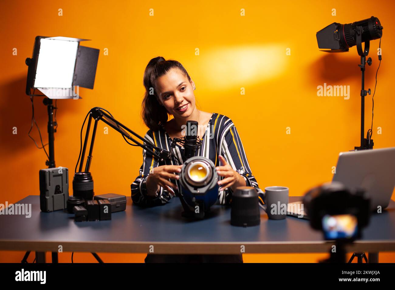 Film equipment lights hi-res stock photography and images - Alamy