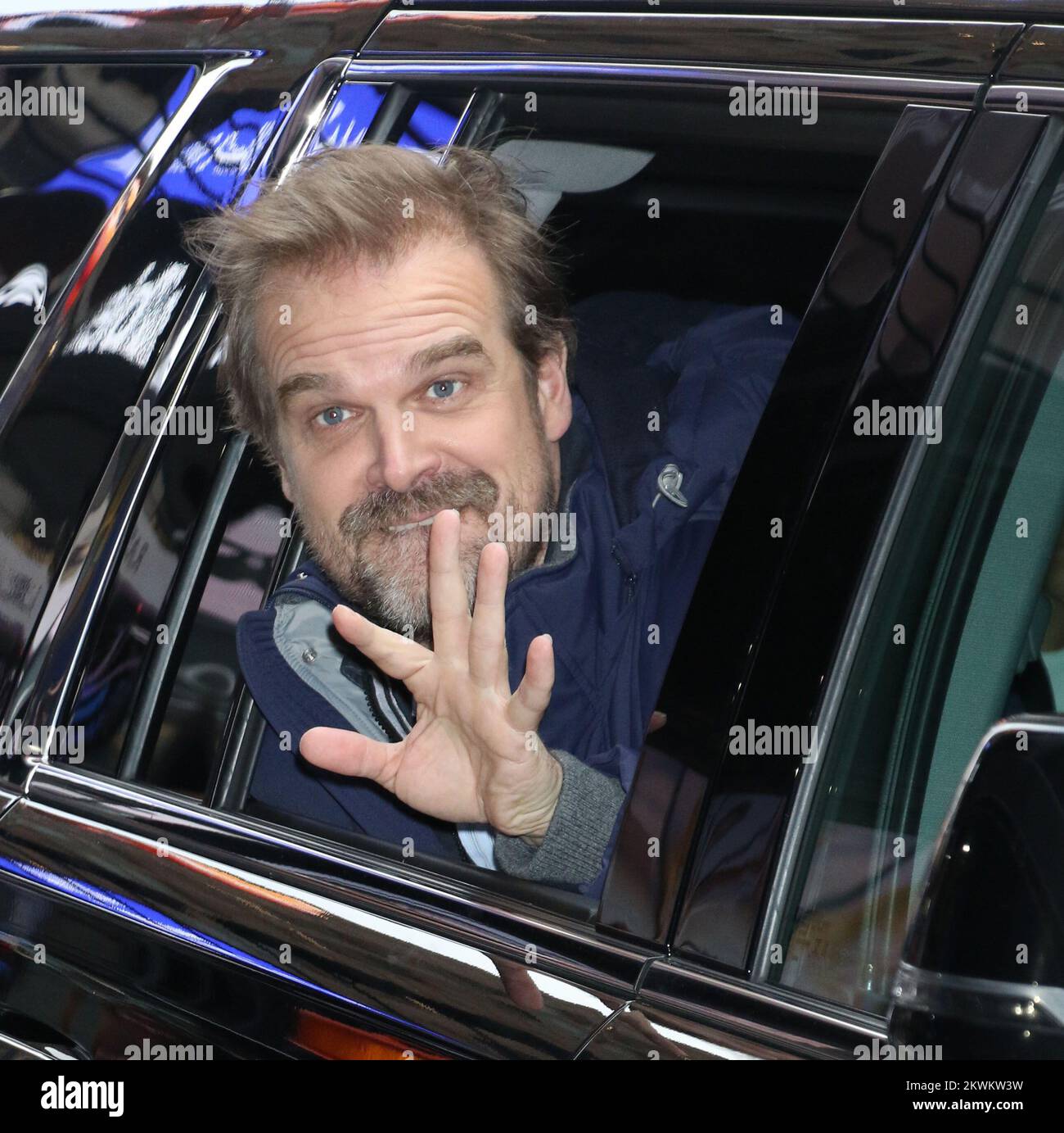 David Harbour on Good Morning America to talk about XMAS movie Violent ...