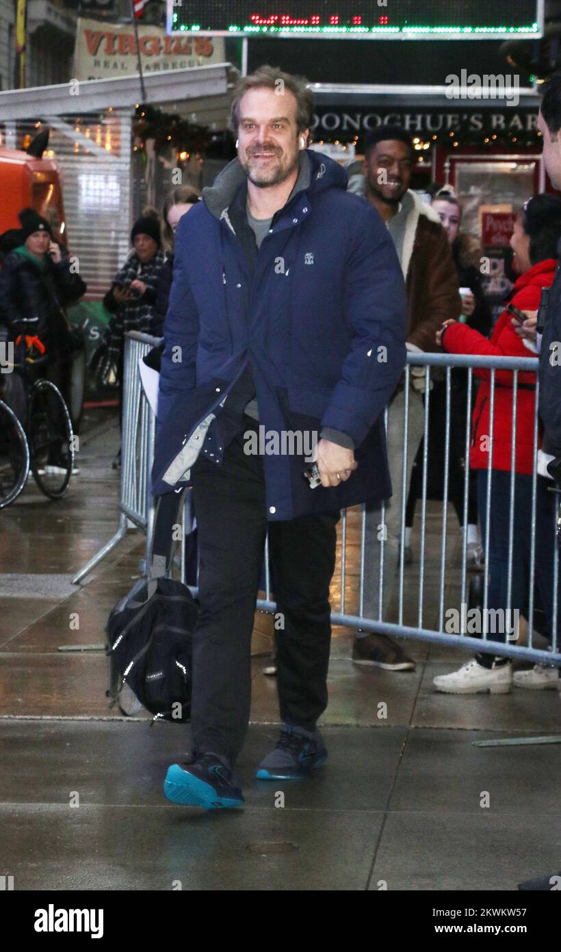 David Harbour on Good Morning America to talk about XMAS movie Violent ...