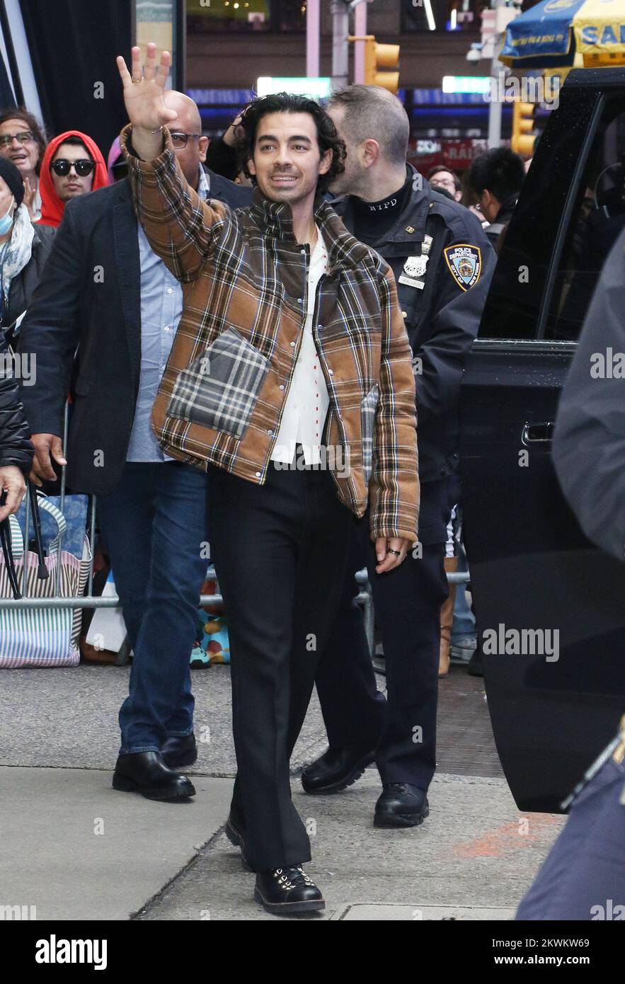 Joe Jonas on Good Morning America to talk about new movie Devotion ...