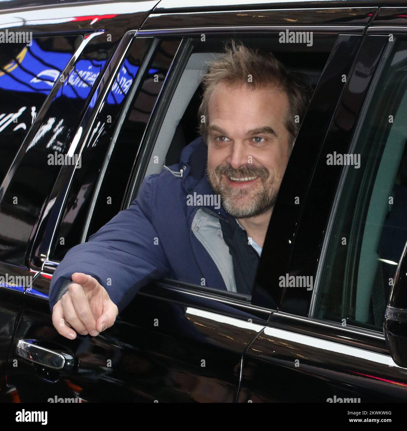 David Harbour on Good Morning America to talk about XMAS movie Violent ...