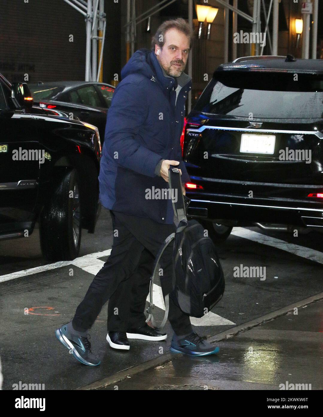 David Harbour on Good Morning America to talk about XMAS movie Violent ...