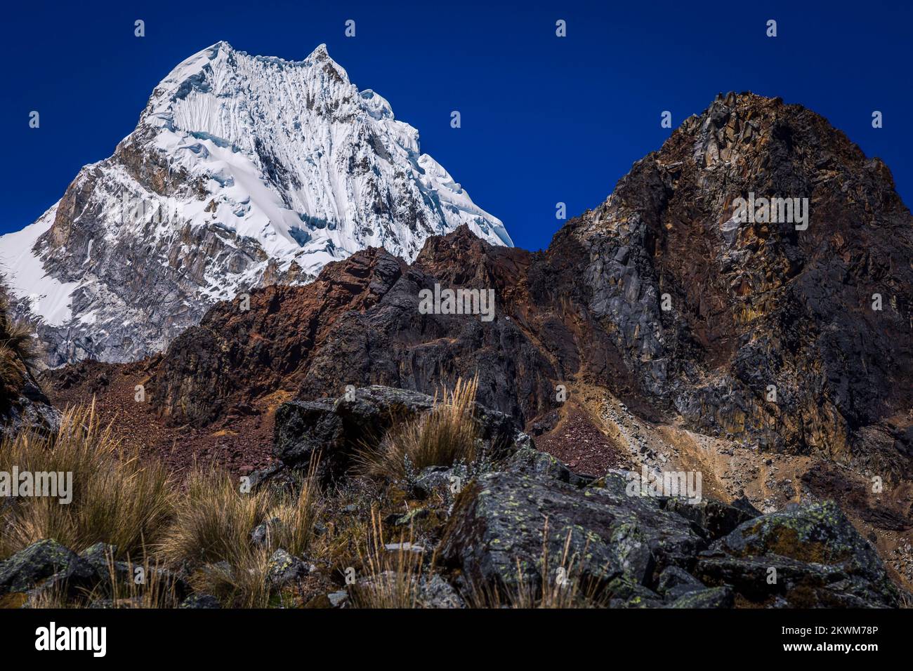 Huascaran Mountain massif in Cordillera Blanca, snowcapped Andes ...