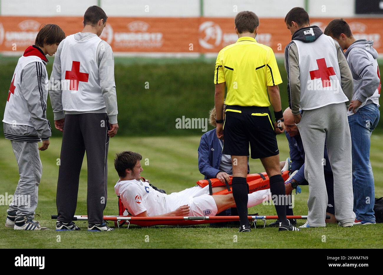 Is carried off on a stretcher hi-res stock photography and images - Alamy