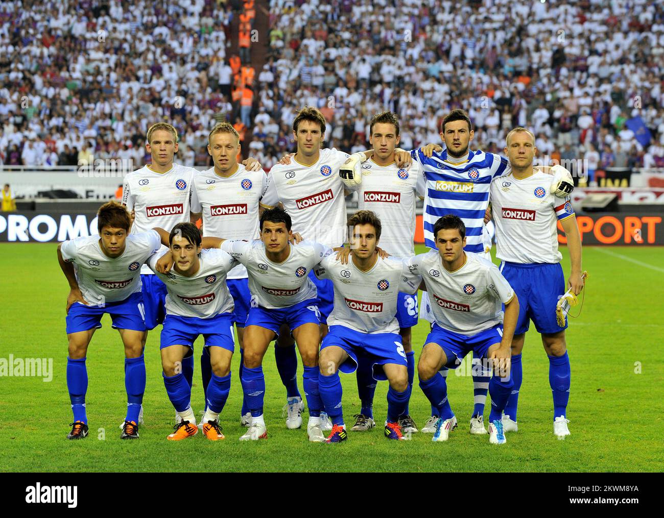 Fc barcelona team group line up hi-res stock photography and images - Alamy