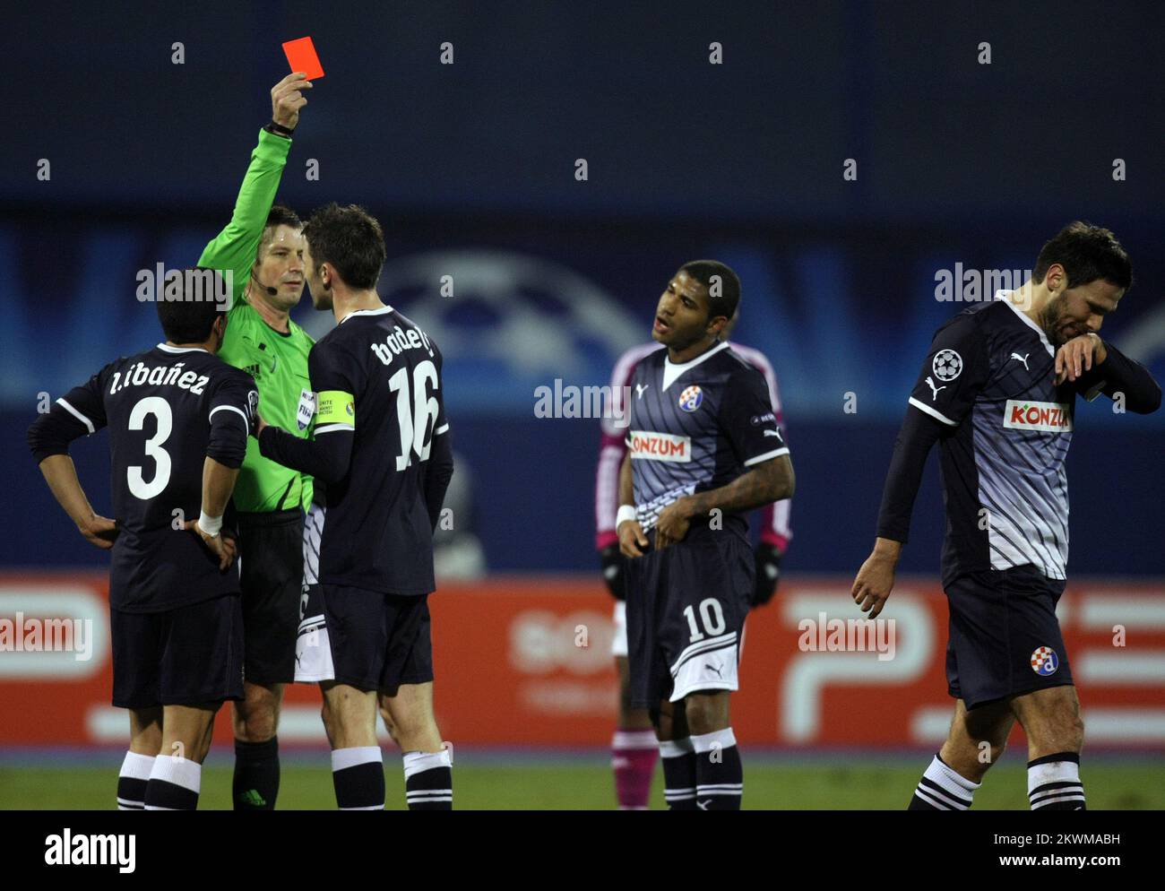 Dinamo Zagreb's Jerko Leko (right) leaves the field after being shown a ...