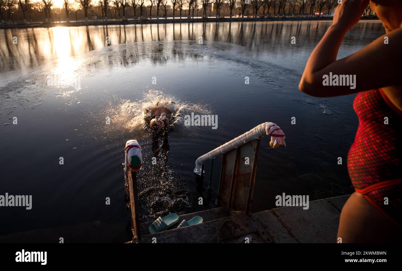 Winter swimming enthusiasts are swimming in Beiling Park at 1 degree ...