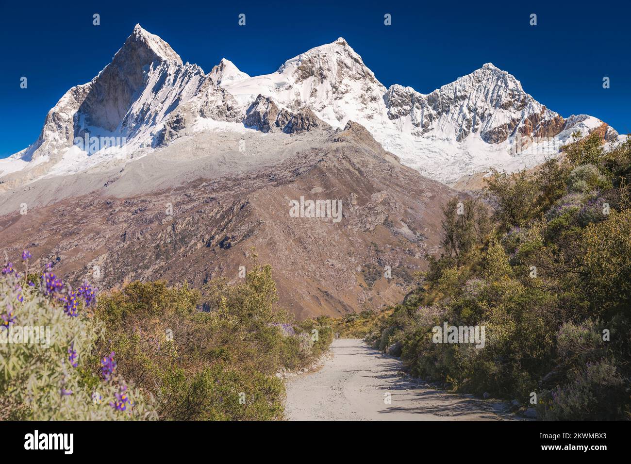 Portachuelo Road, mountain pass in Huascaran, Cordillera Blanca, Ancash ...