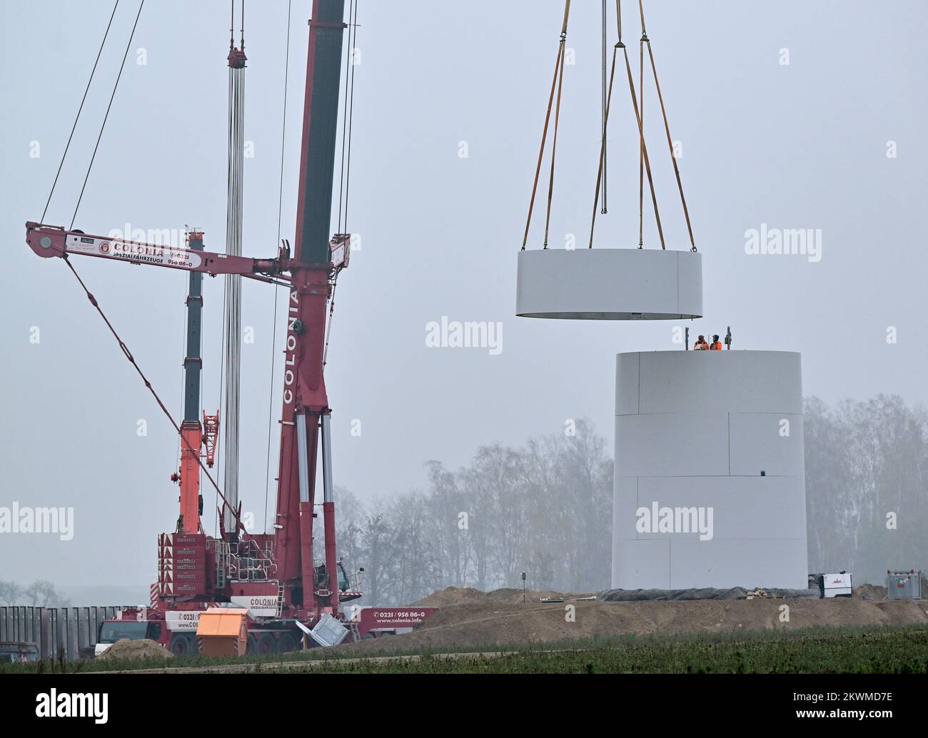 Jacobsdorf, Germany. 29th Nov, 2022. A segment for the tower of a new ...