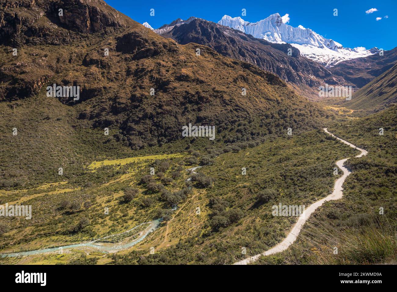 Portachuelo Road, mountain pass in Huascaran, Cordillera Blanca, Ancash ...