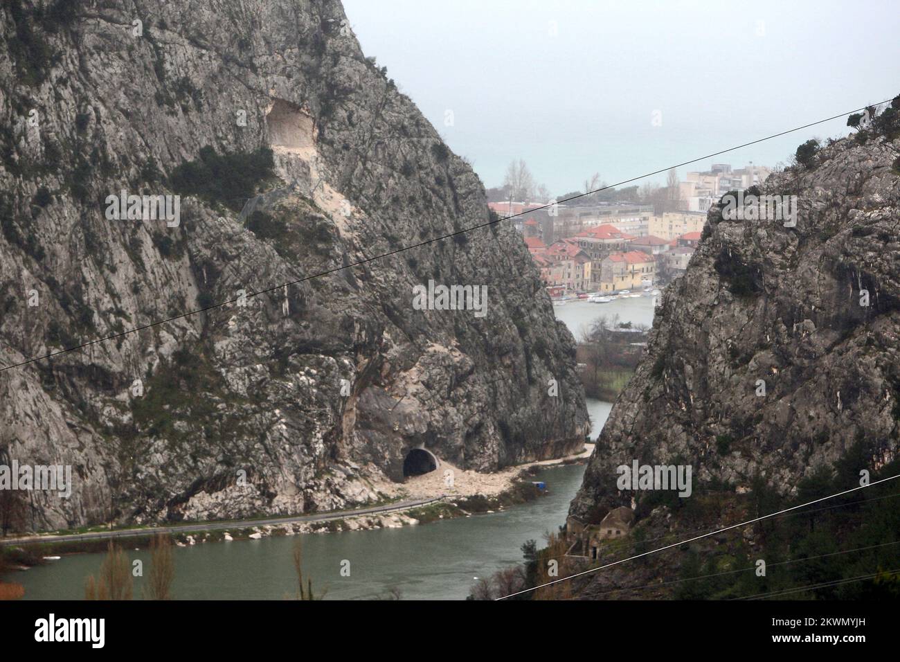 Long we wait hi-res stock photography and images - Alamy