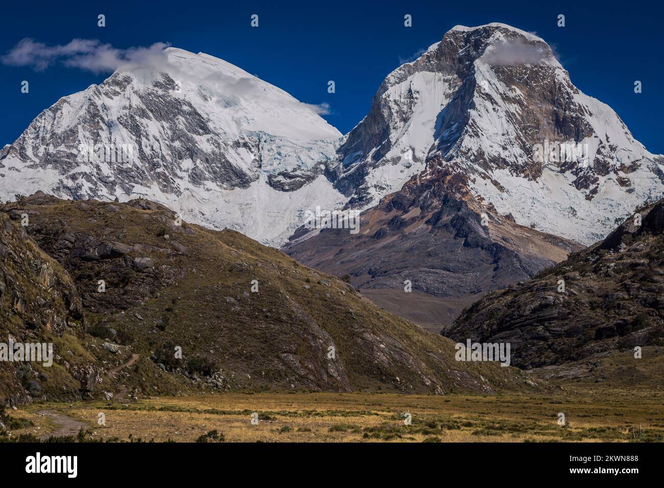 Huascaran Mountain massif in Cordillera Blanca, snowcapped Andes ...