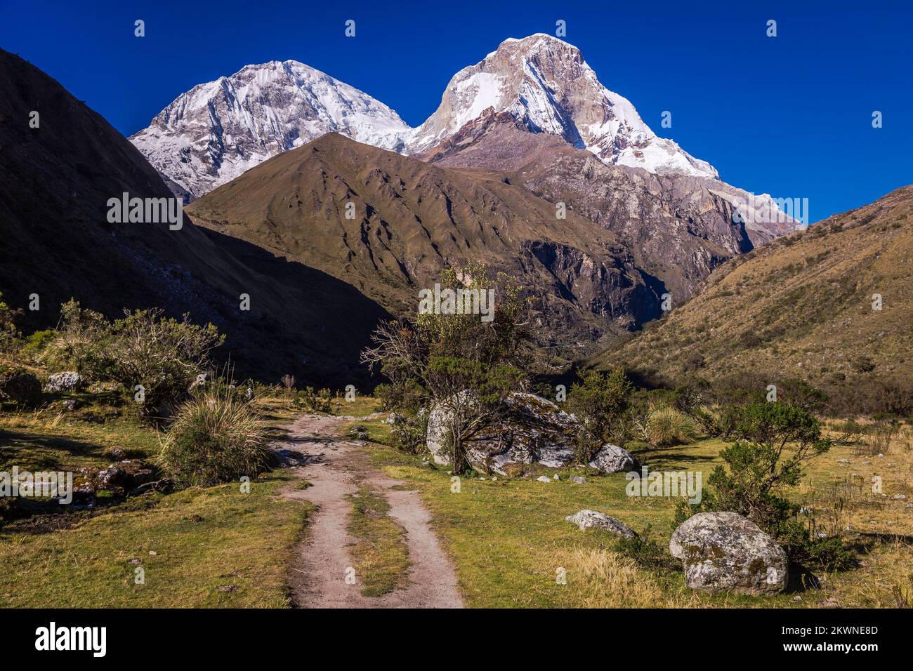 Country Road, mountain pass in Huascaran, Cordillera Blanca, Ancash ...