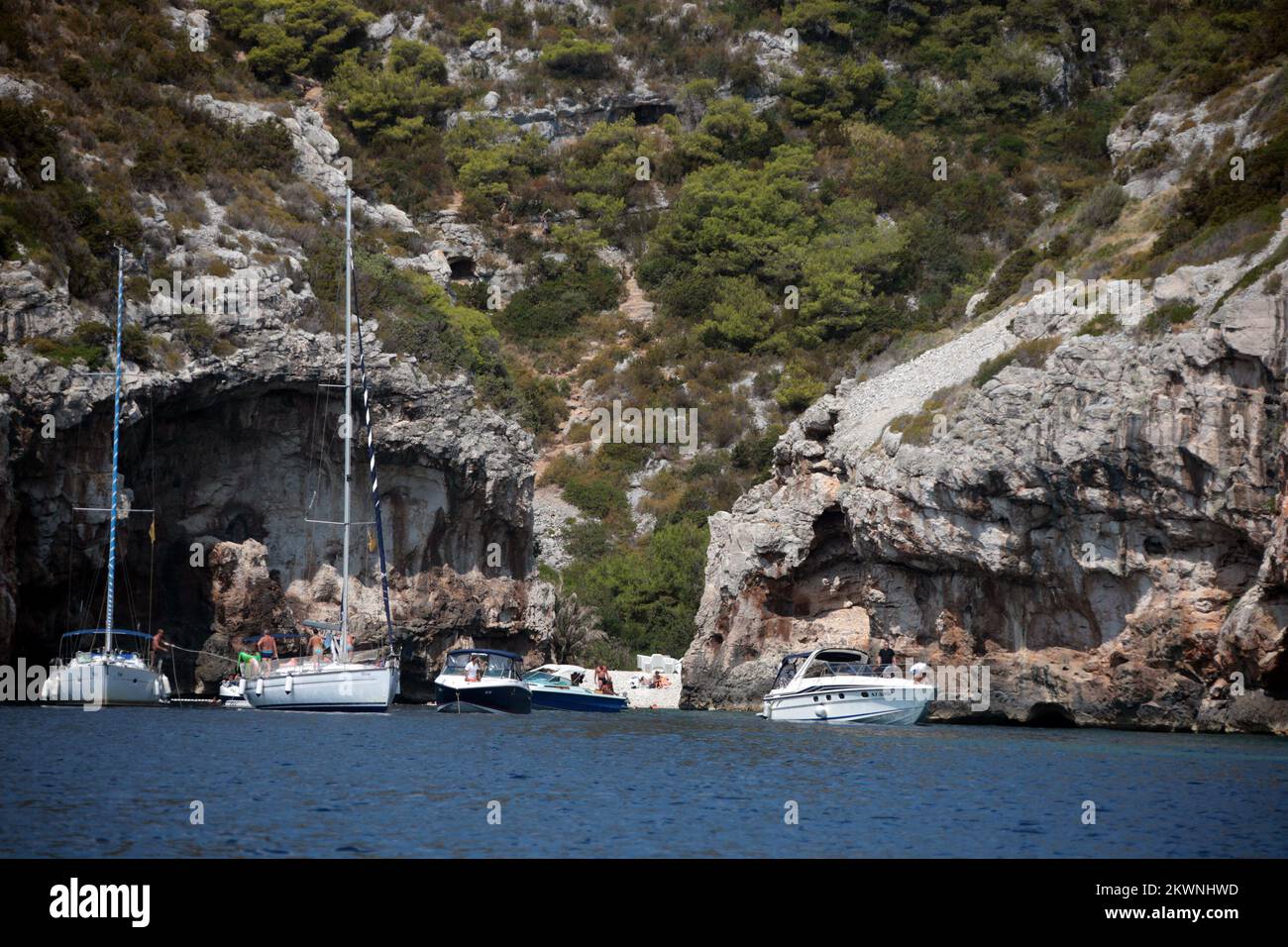 Island Vis- Bay Stiniva is protected 1967.godine. On the south side of ...