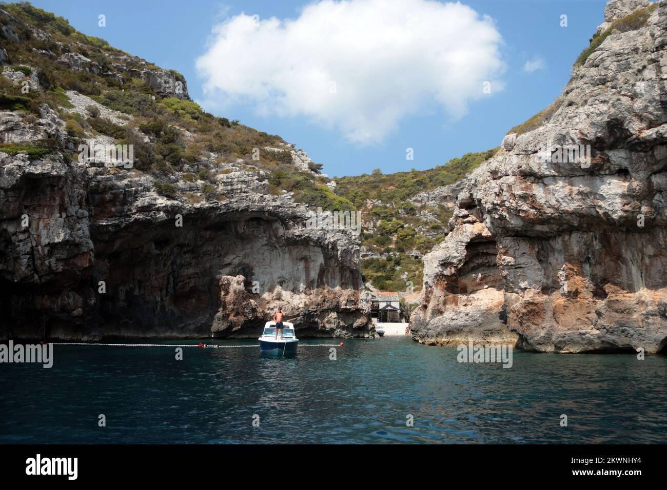 Island Vis- Bay Stiniva is protected 1967.godine. On the south side of ...