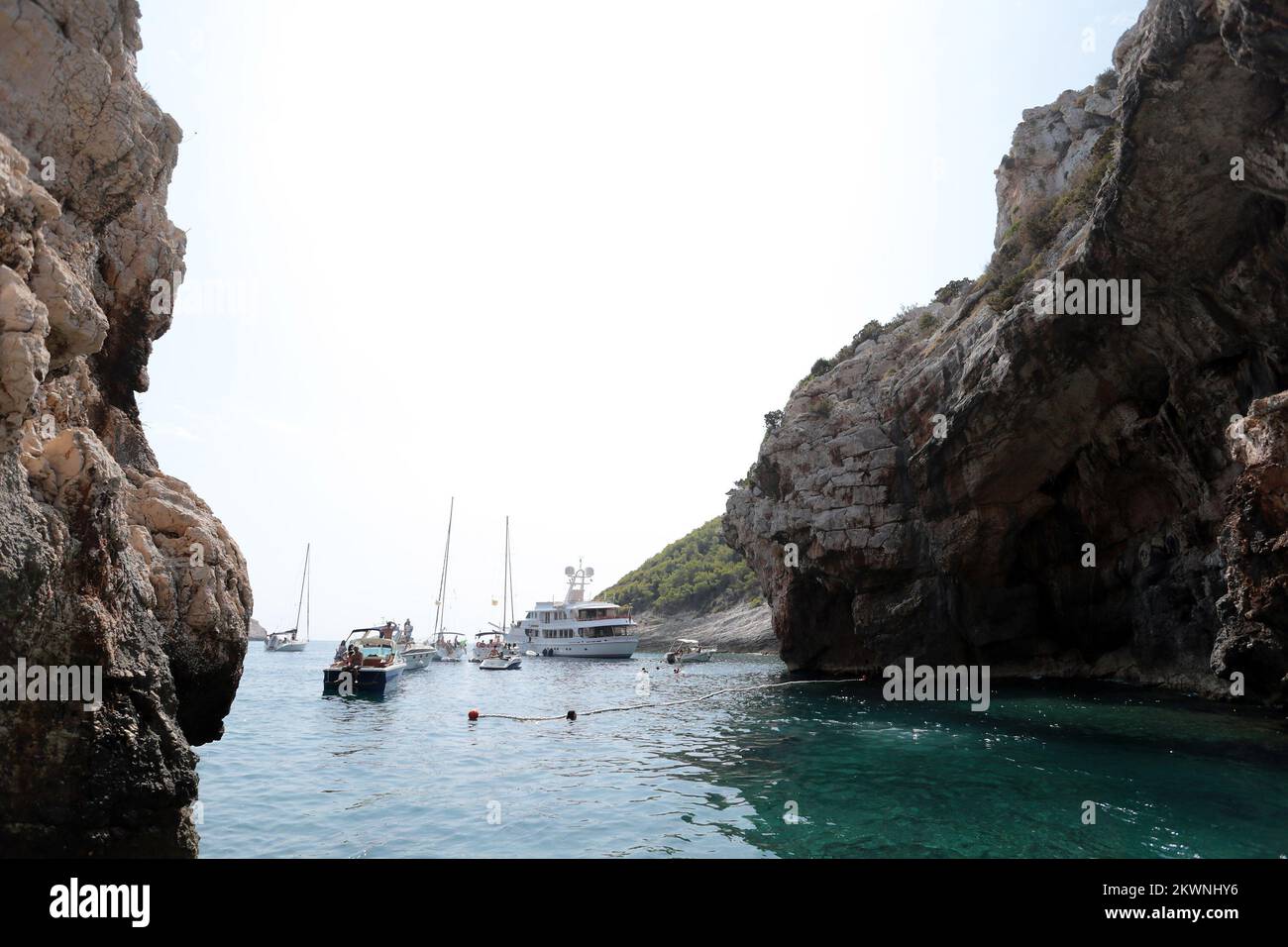 Island Vis- Bay Stiniva is protected 1967.godine. On the south side of ...
