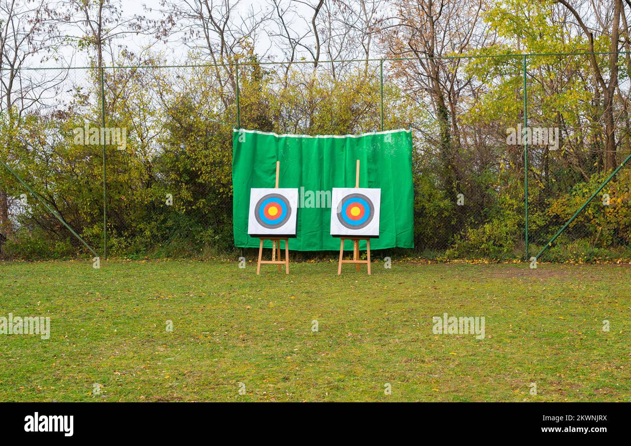 Round archery targets hi-res stock photography and images - Alamy