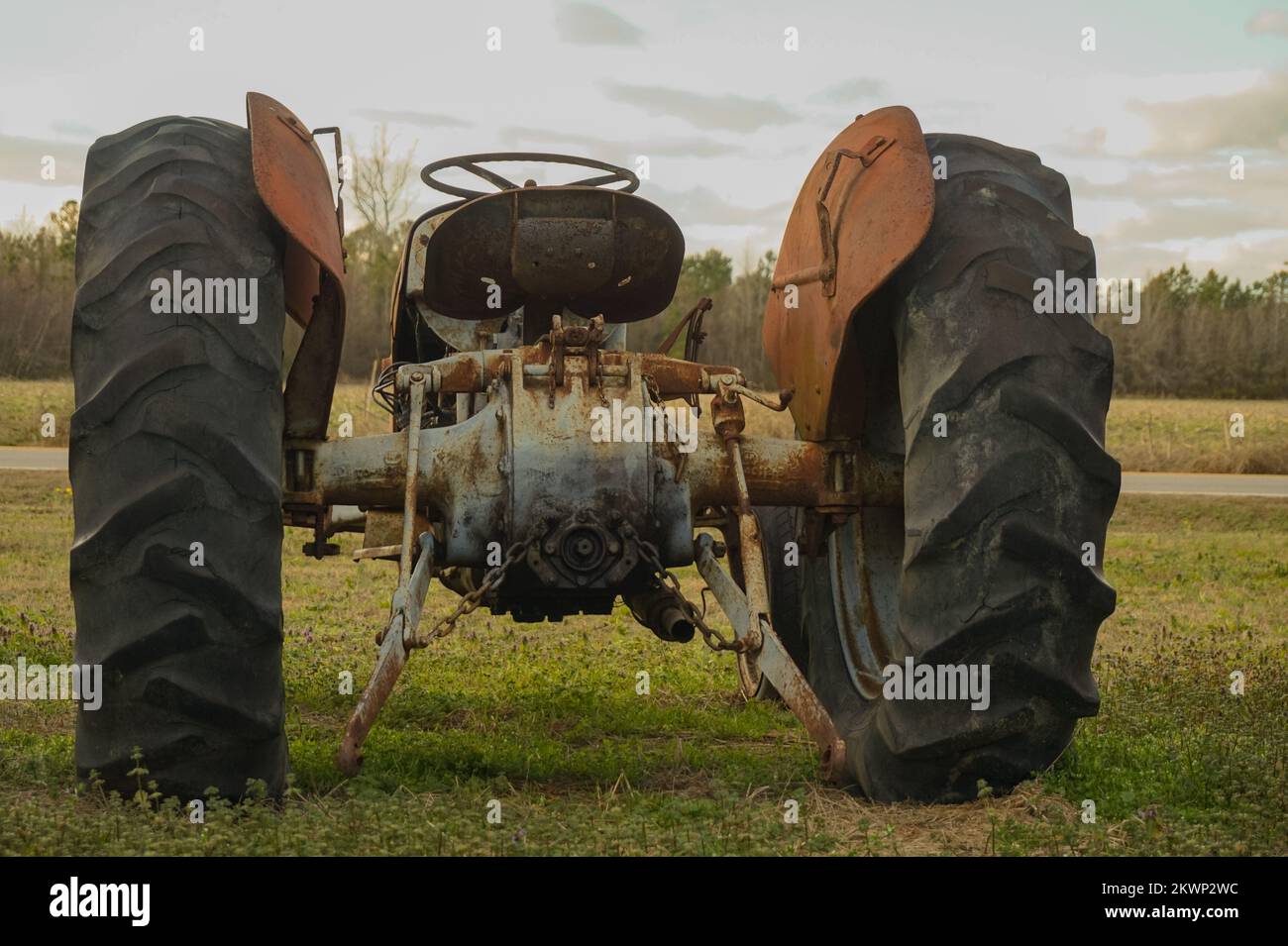Rusted tractor hi-res stock photography and images - Alamy
