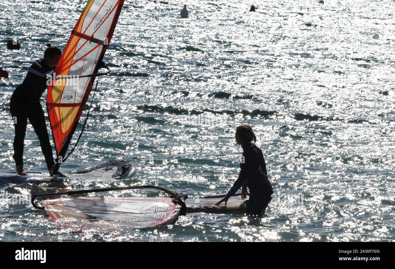 Surferi hi-res stock photography and images - Alamy