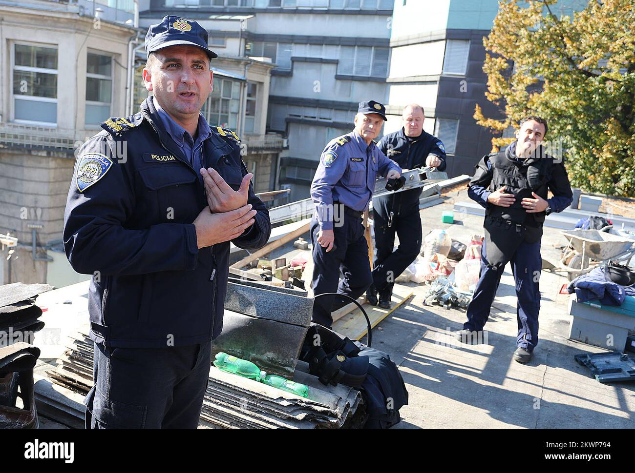 Lost cluster hi-res stock photography and images - Alamy