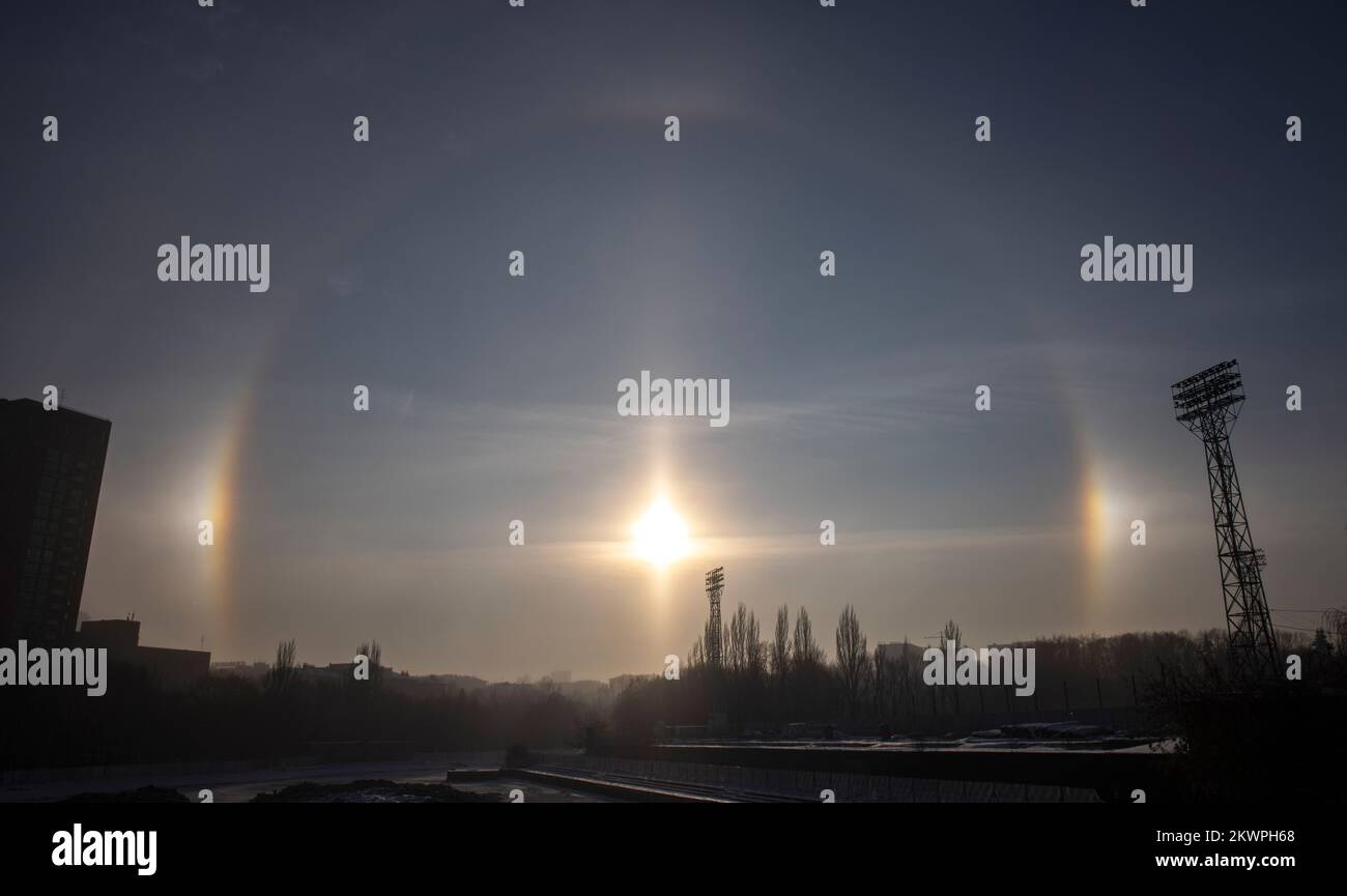 Moscow, Russia. 30 November, 2022. A solar halo in the city center at a ...