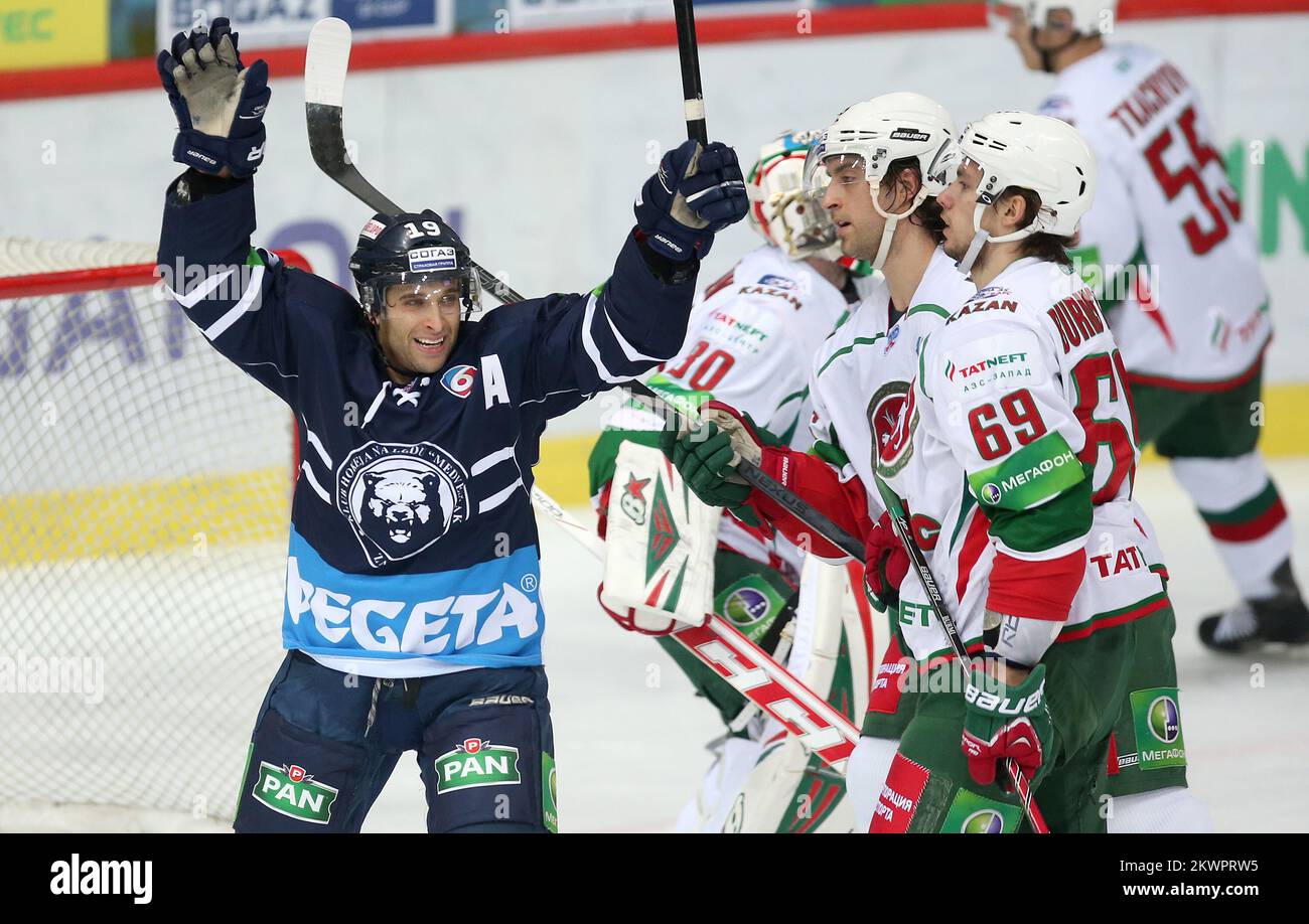 Ryan vesce hi-res stock photography and images - Alamy