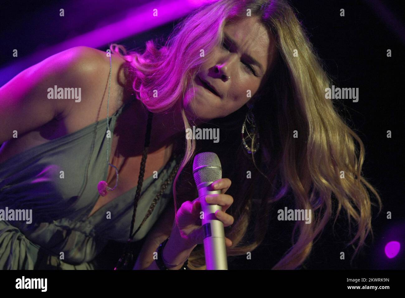 Joss stone performing during hi-res stock photography and images - Alamy