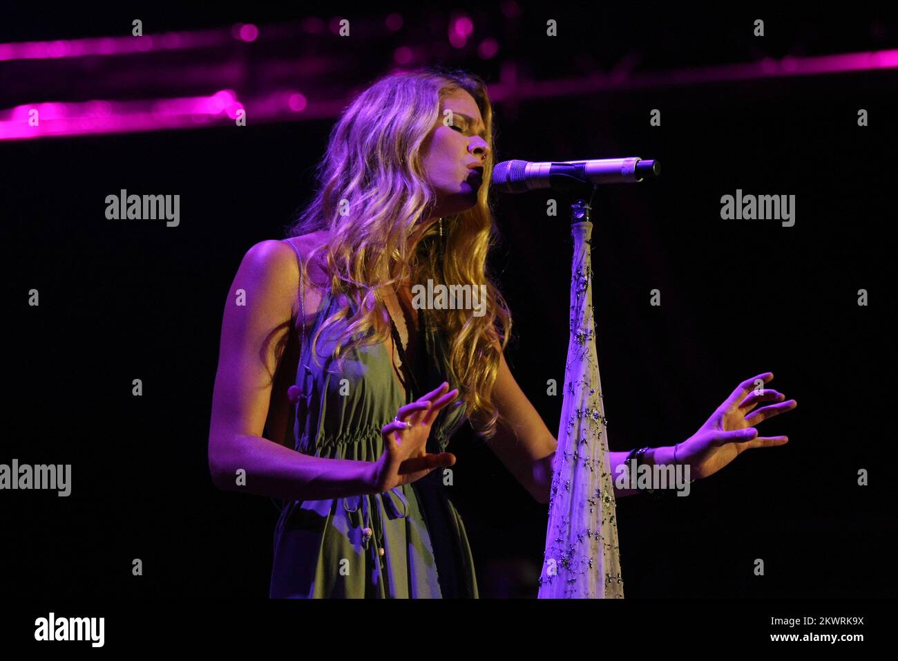 Joss stone performing during hi-res stock photography and images - Alamy