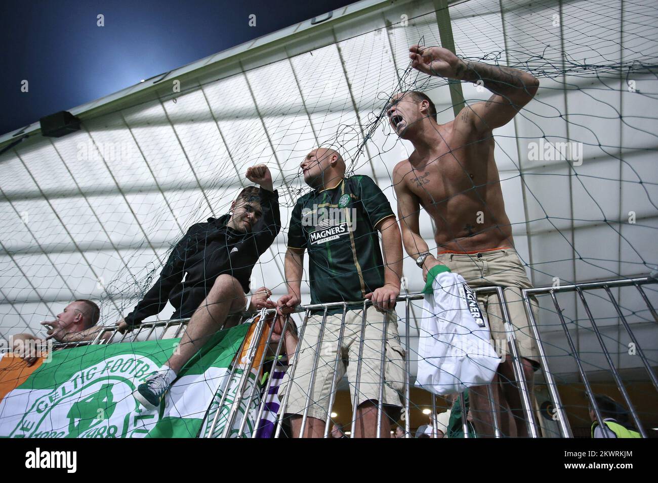 Celtic football club supporters hi-res stock photography and images - Alamy
